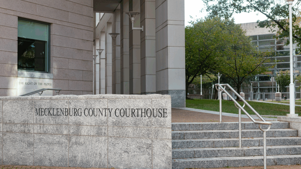 A Lifeline in the Mecklenburg County Courthouse - Legal Aid of North ...